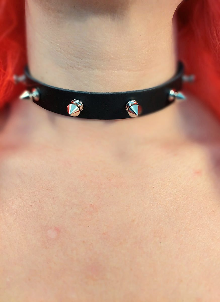 Neckband - Small Spike - 1 row – BlackNo1